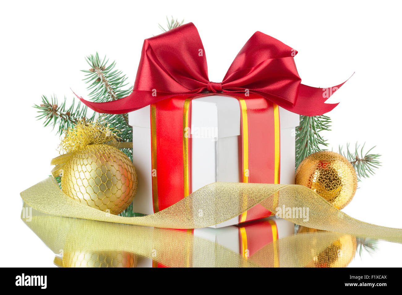 Red balls golden gift hi-res stock photography and images - Alamy