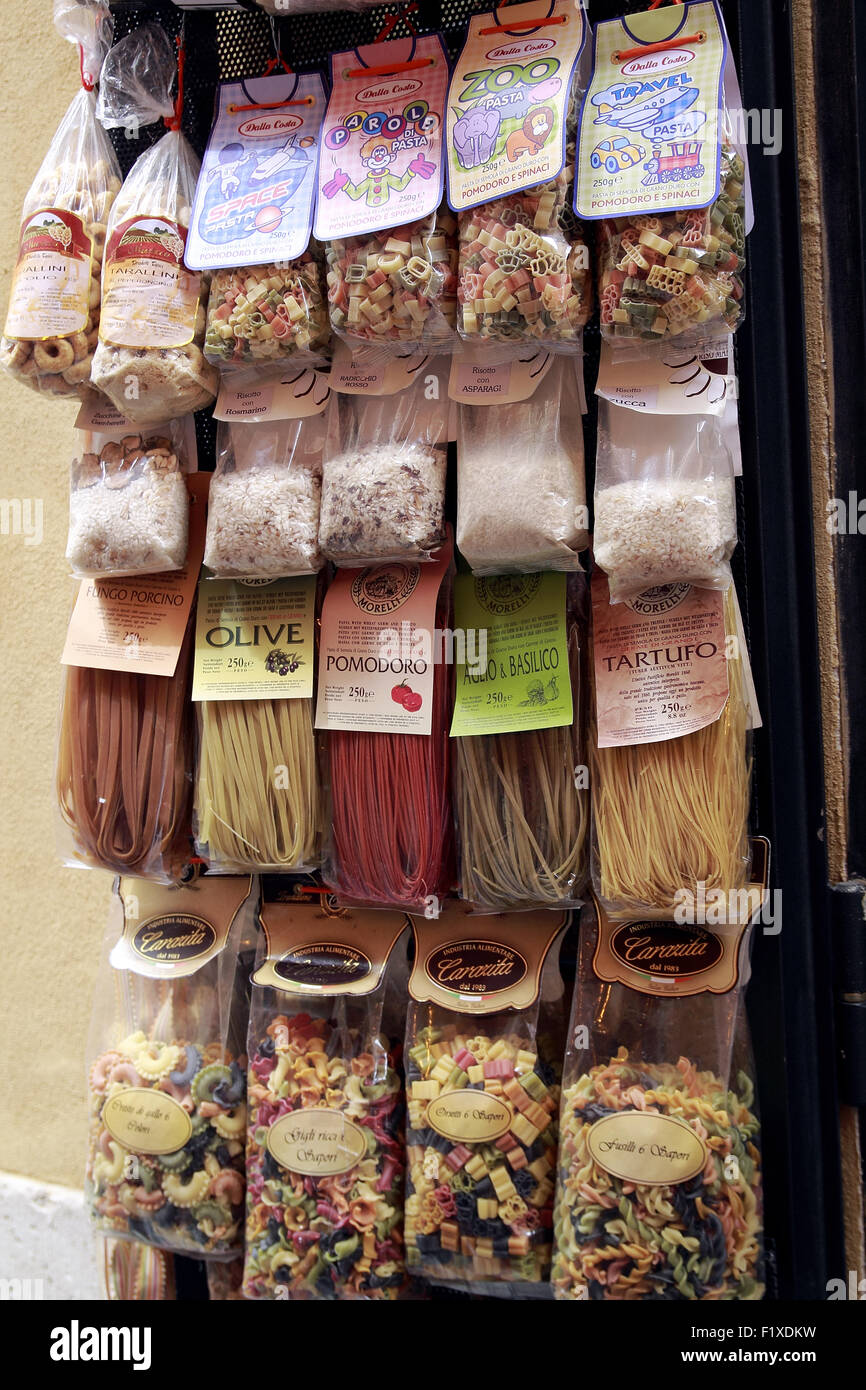 Trade, display, sale of pasta. Rome, Italy Stock Photo - Alamy