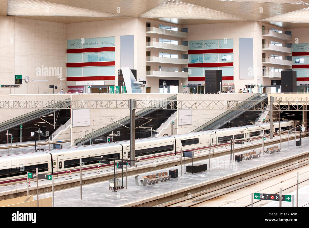 General view platform sign train hi-res stock photography and images ...