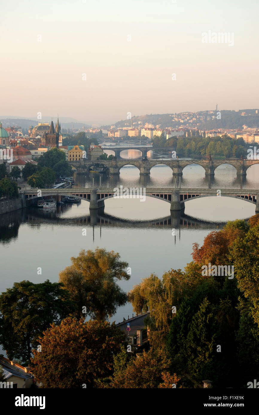 Bridge landmarks bridges hi-res stock photography and images - Alamy