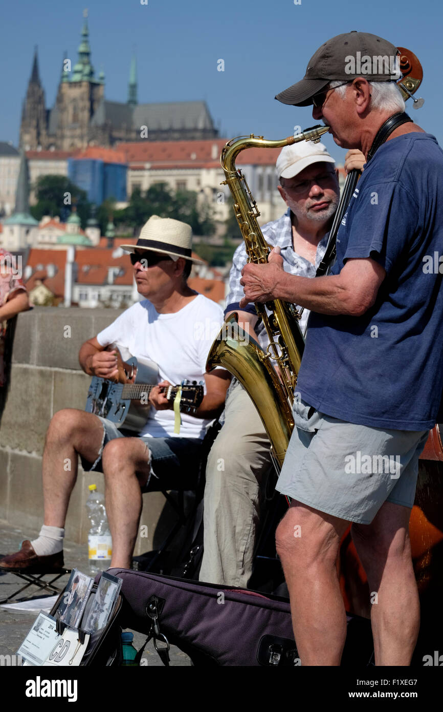 Europe street performers hi-res stock photography and images - Alamy