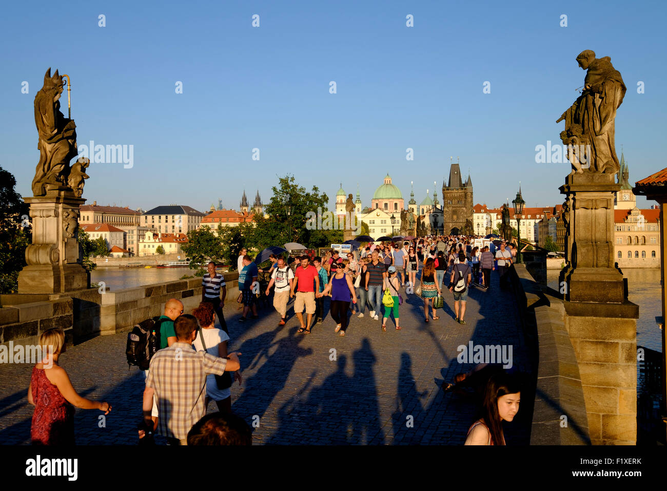 Prague charles bridge crowded hi-res stock photography and images - Alamy