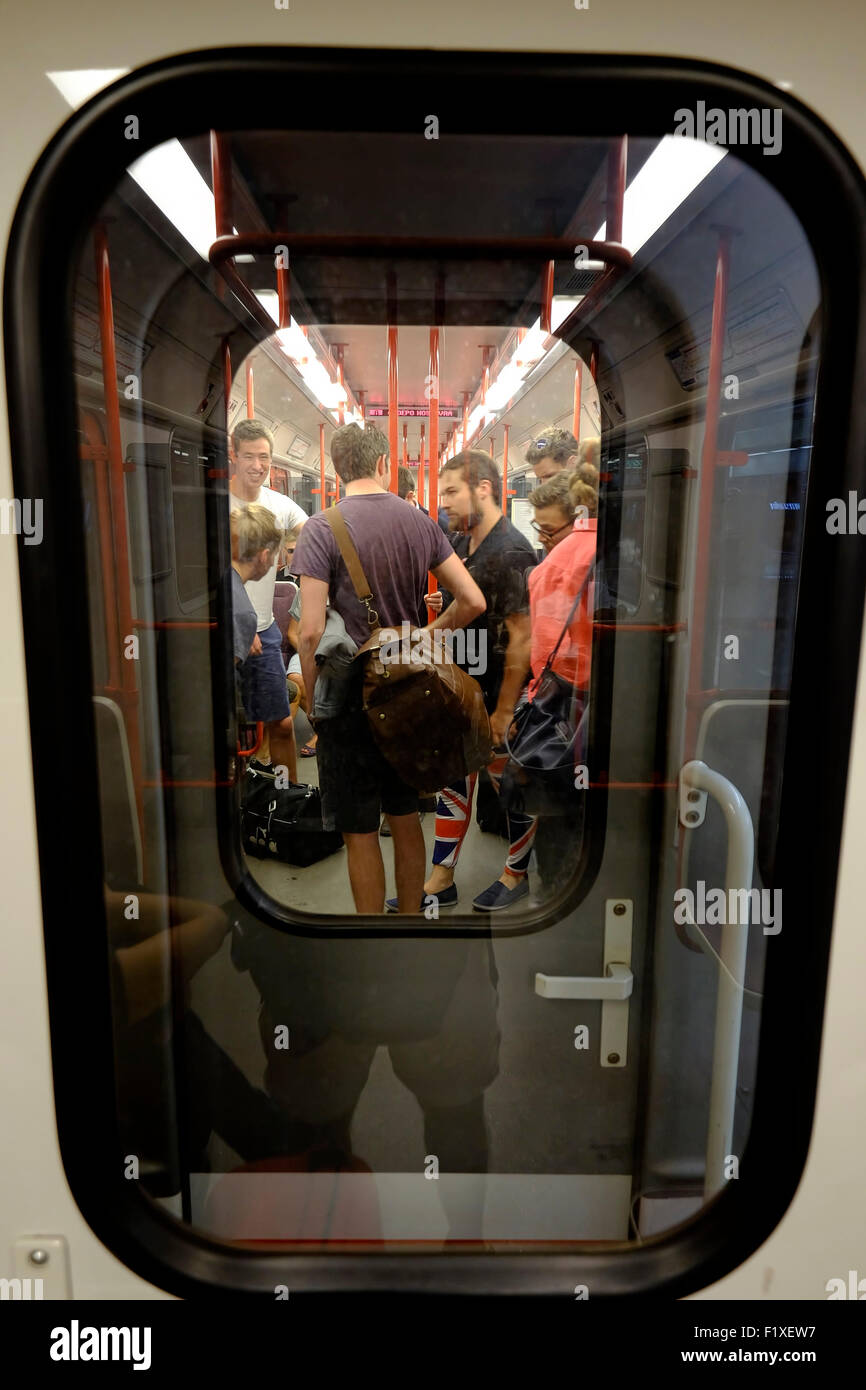 Busy subway vertical europe hi-res stock photography and images - Alamy