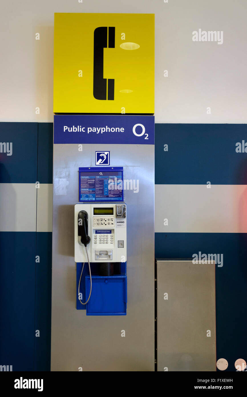 Public payphone hi-res stock photography and images - Alamy