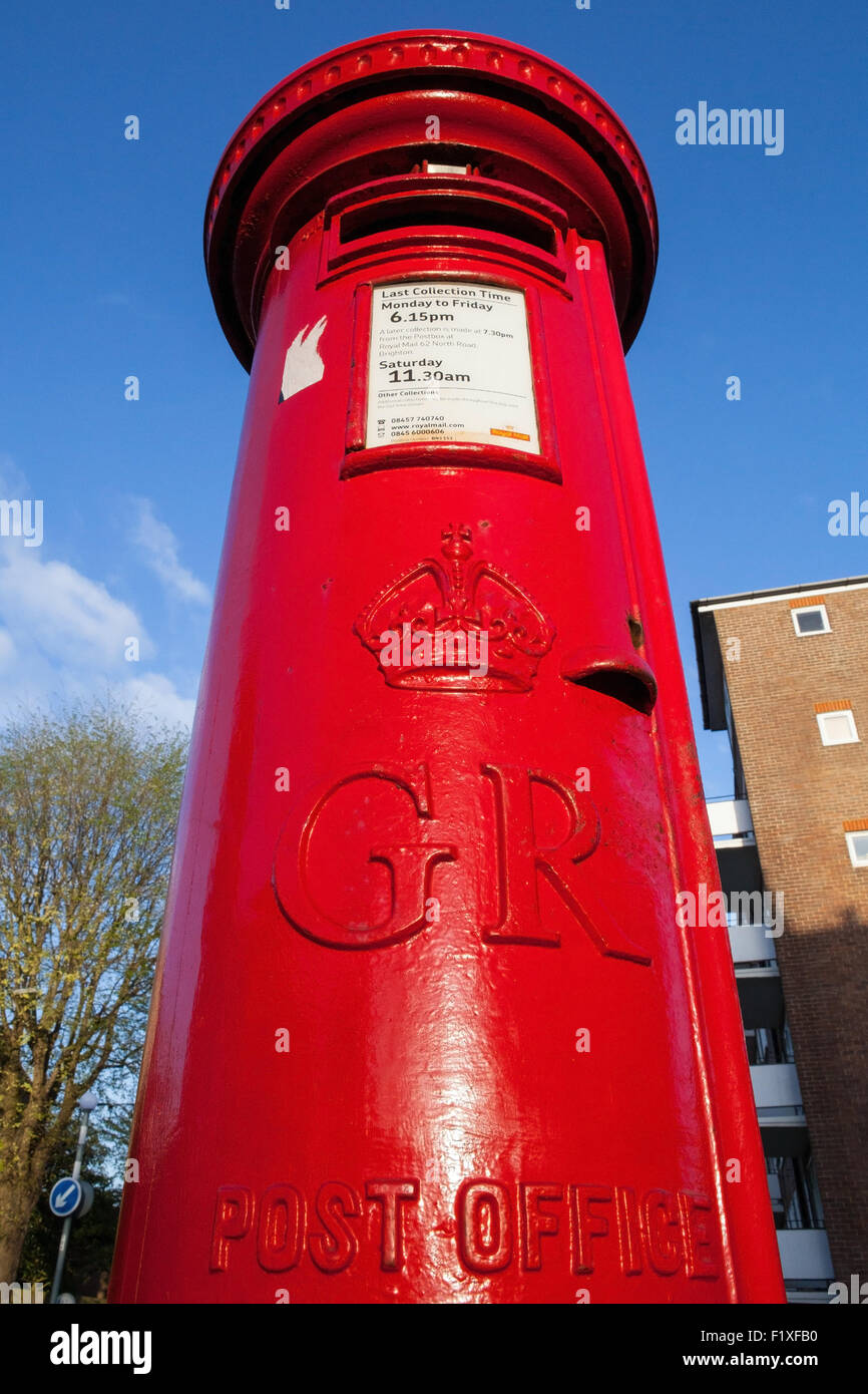 Royal mail letterbox hi-res stock photography and images - Alamy