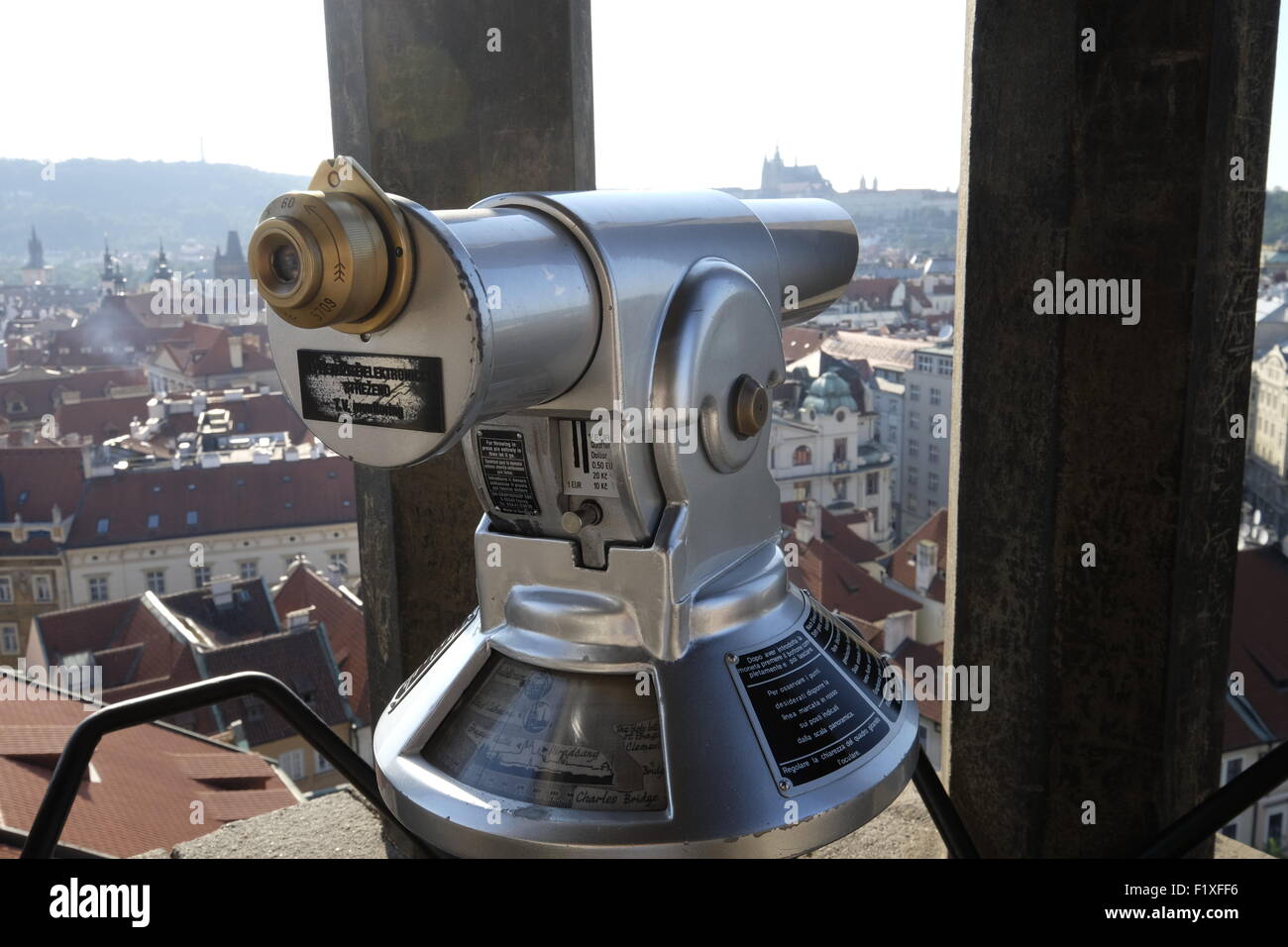 Coin operated telescopes hi-res stock photography and images - Alamy