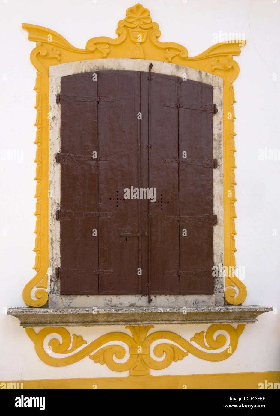 Stone window frame hi-res stock photography and images - Alamy