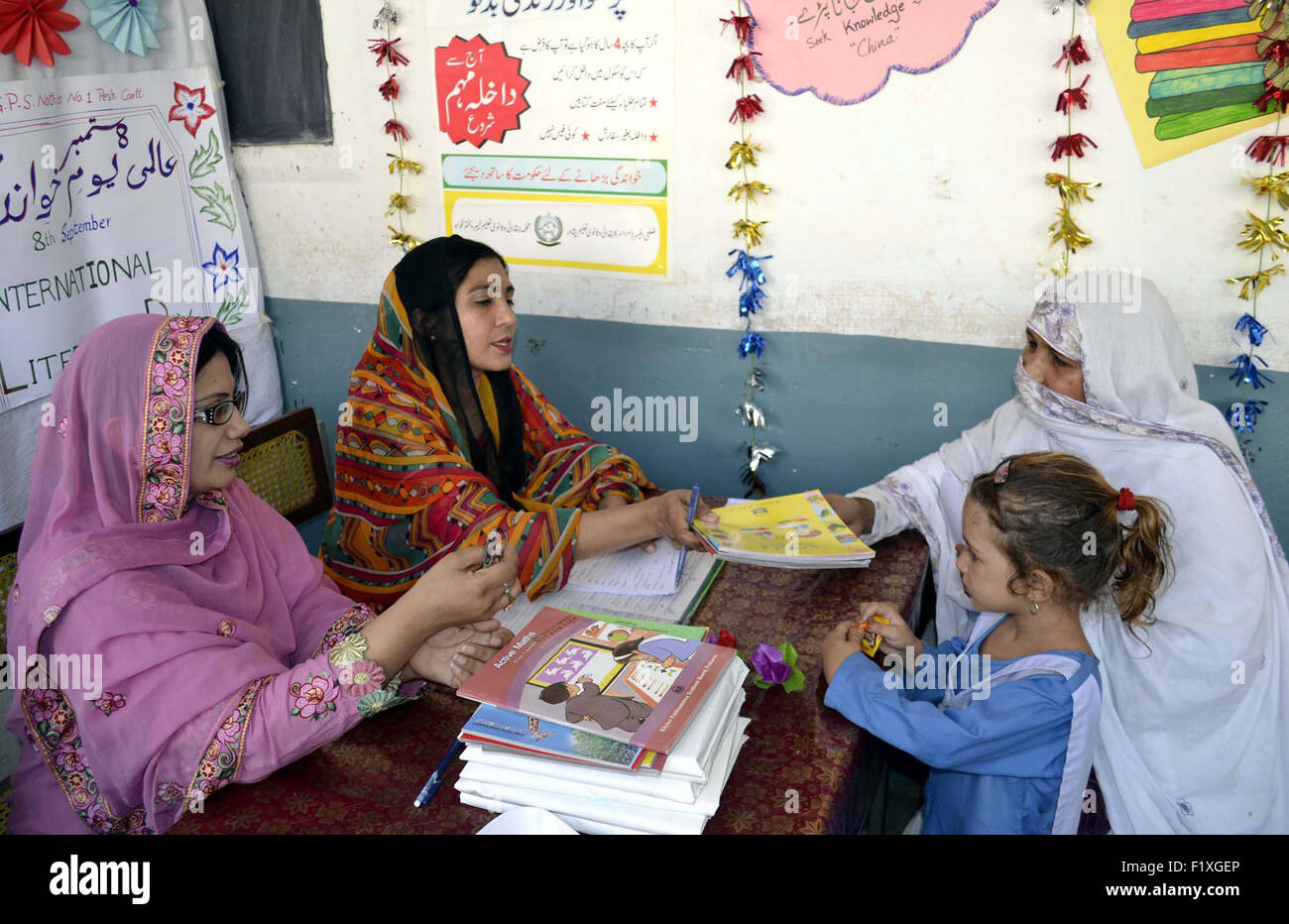 Distributing books hi-res stock photography and images - Alamy