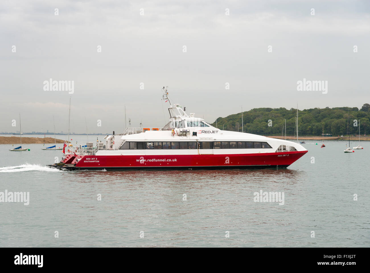 Red funnel boats hi-res stock photography and images - Alamy