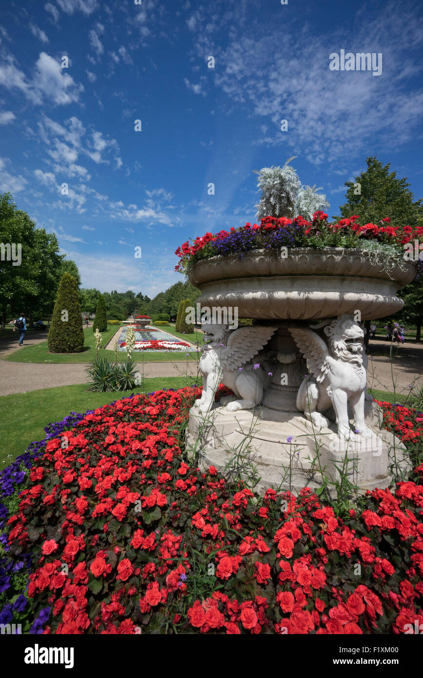 Regents park statue hi-res stock photography and images - Alamy