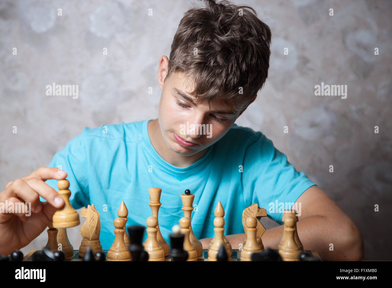 Person winning chess hi-res stock photography and images - Alamy