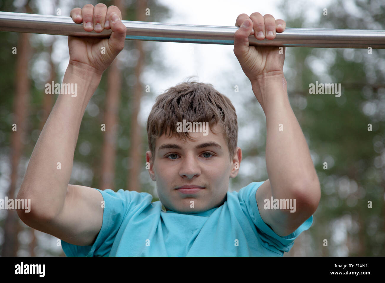 Teenager boy gym hi-res stock photography and images - Alamy