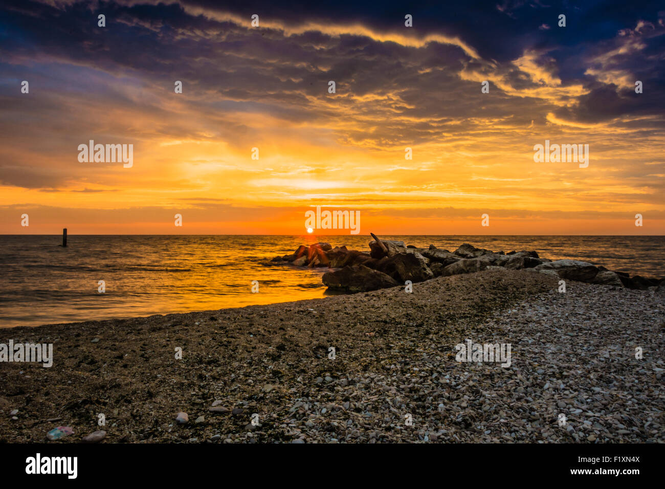 Dawn and beach hi-res stock photography and images - Alamy