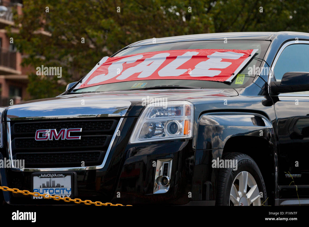 Sale sign on used GMC SUV - USA Stock Photo - Alamy