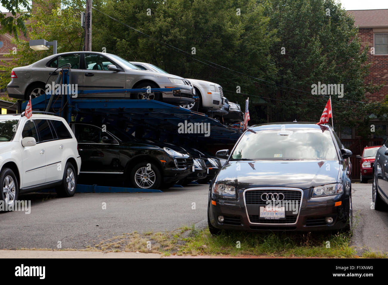 Used car sales lot - USA Stock Photo - Alamy
