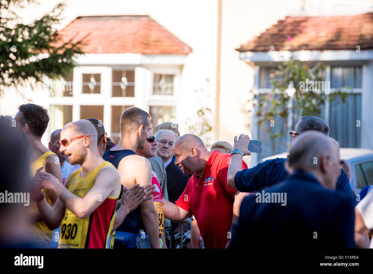 Dicky dodd signal 107 radio DJ talking to the runners at the start of ...