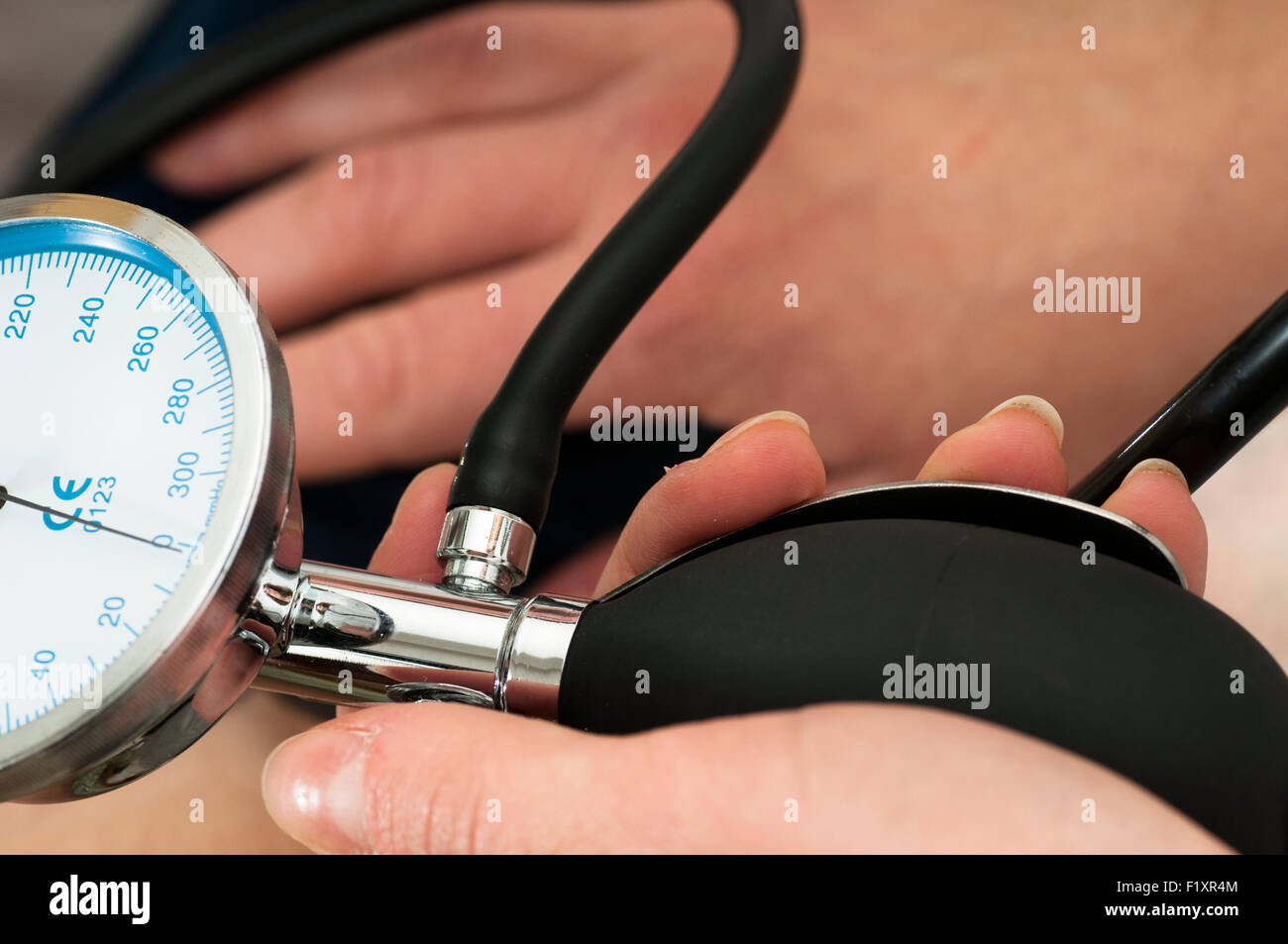 Sphygmomanometer hi-res stock photography and images - Alamy