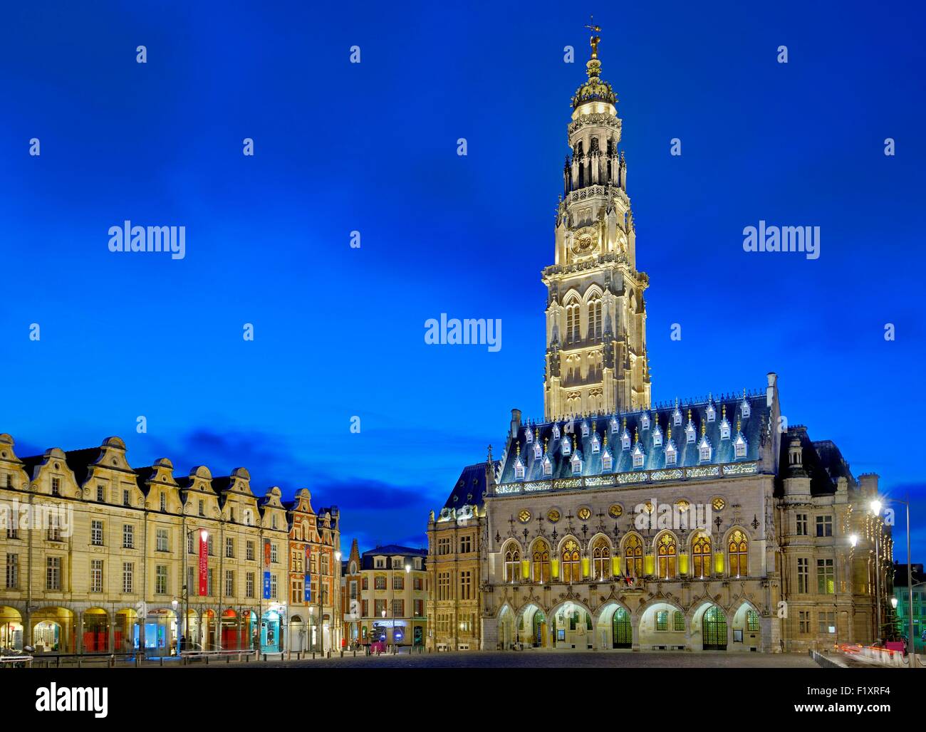 Place des heroes hi-res stock photography and images - Alamy
