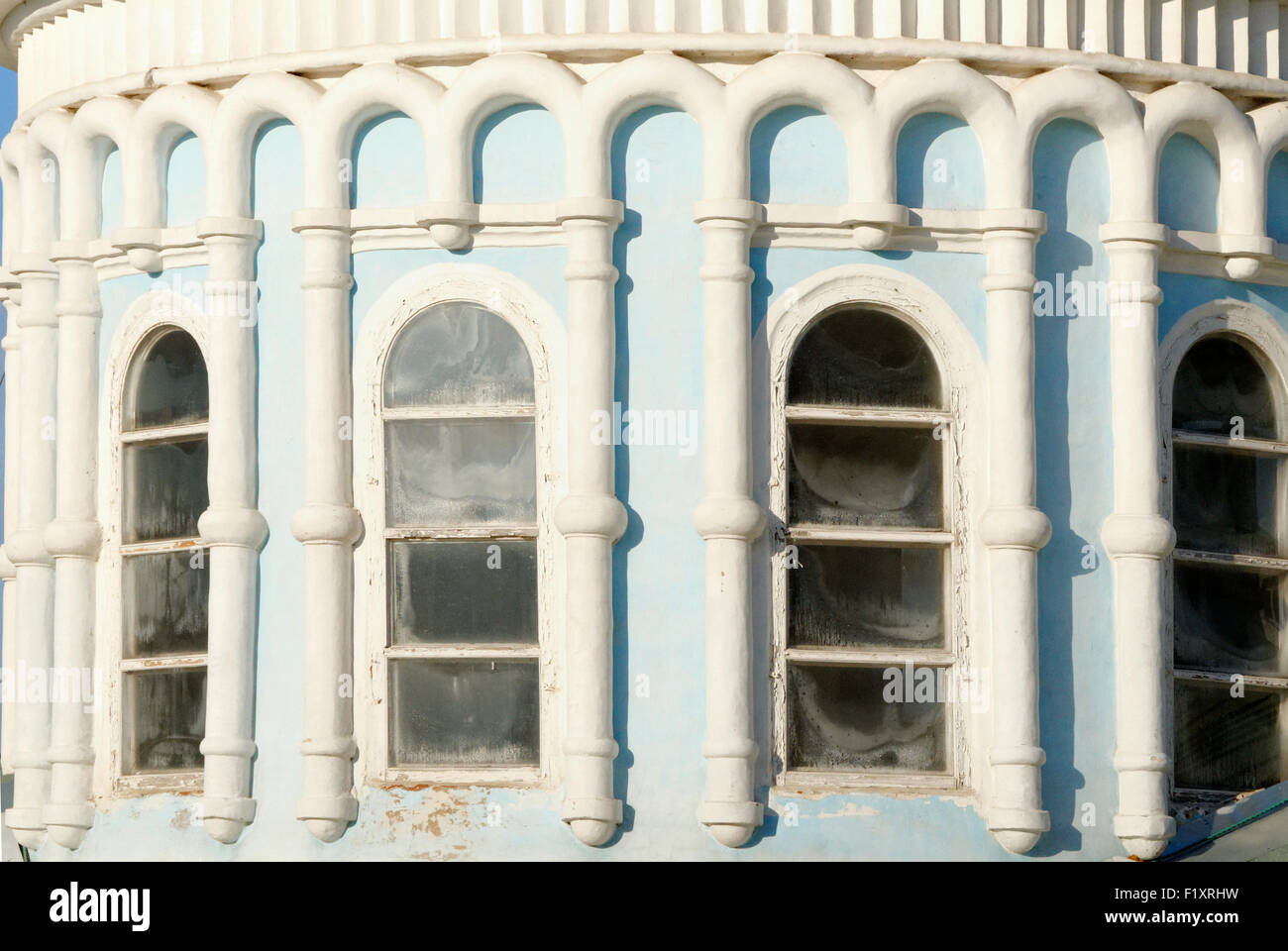 Louvre windows hi-res stock photography and images - Alamy