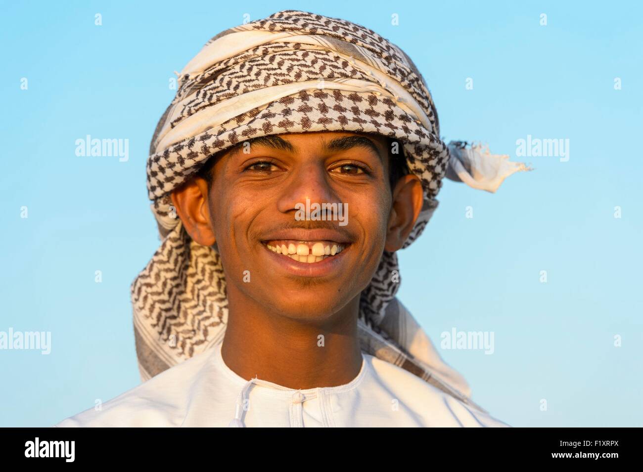 Oman traditional dress hi-res stock photography and images - Alamy