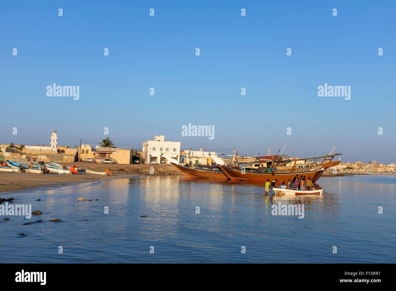 Sultanate of Oman, gouvernorate of Ash Sharqiyah, Al Ashkarah fishing ...