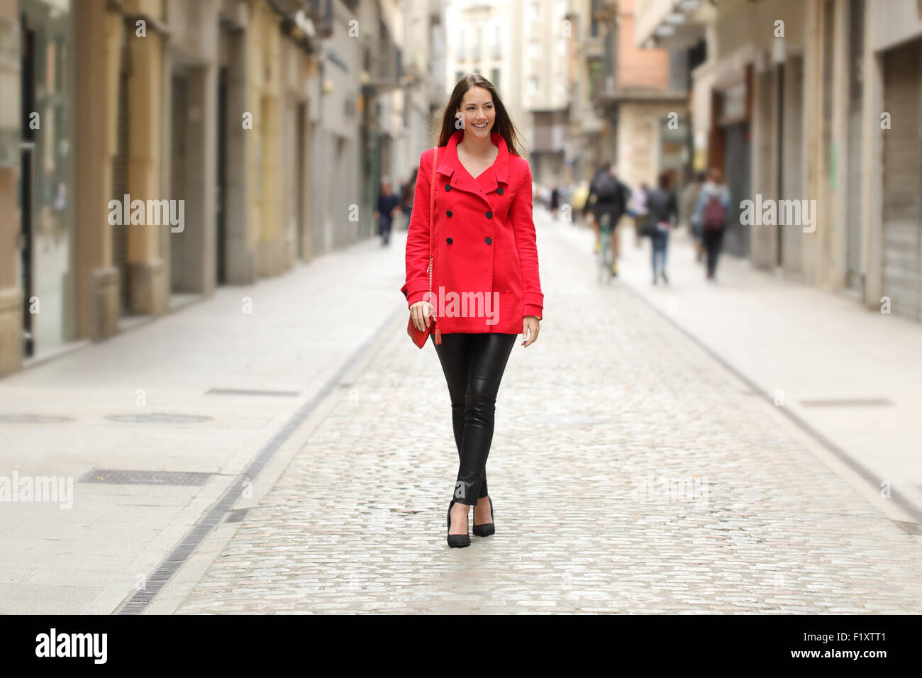 Woman casual walking street front hi-res stock photography and images ...