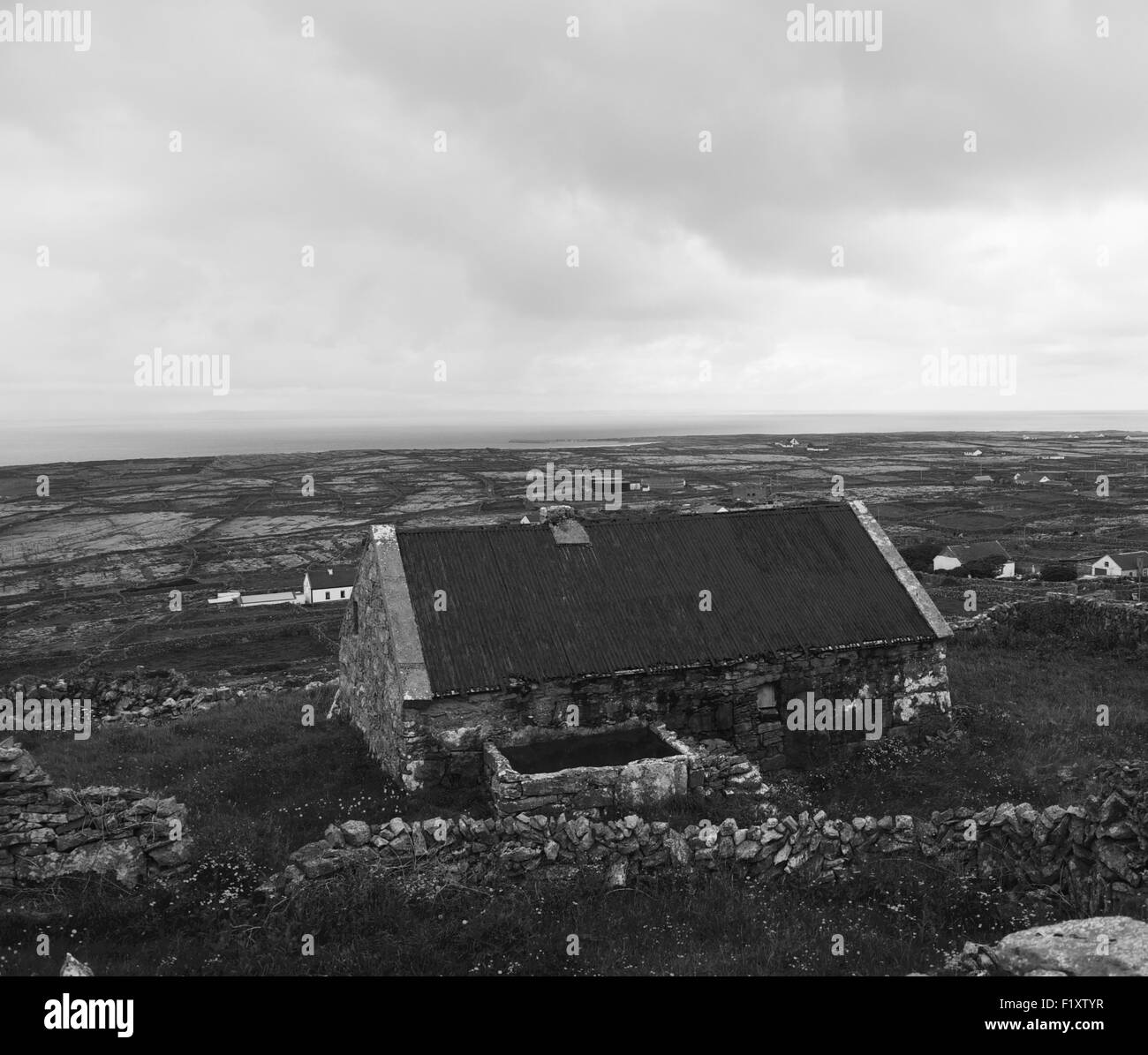 Cottage with a view Black and White Stock Photos & Images - Alamy