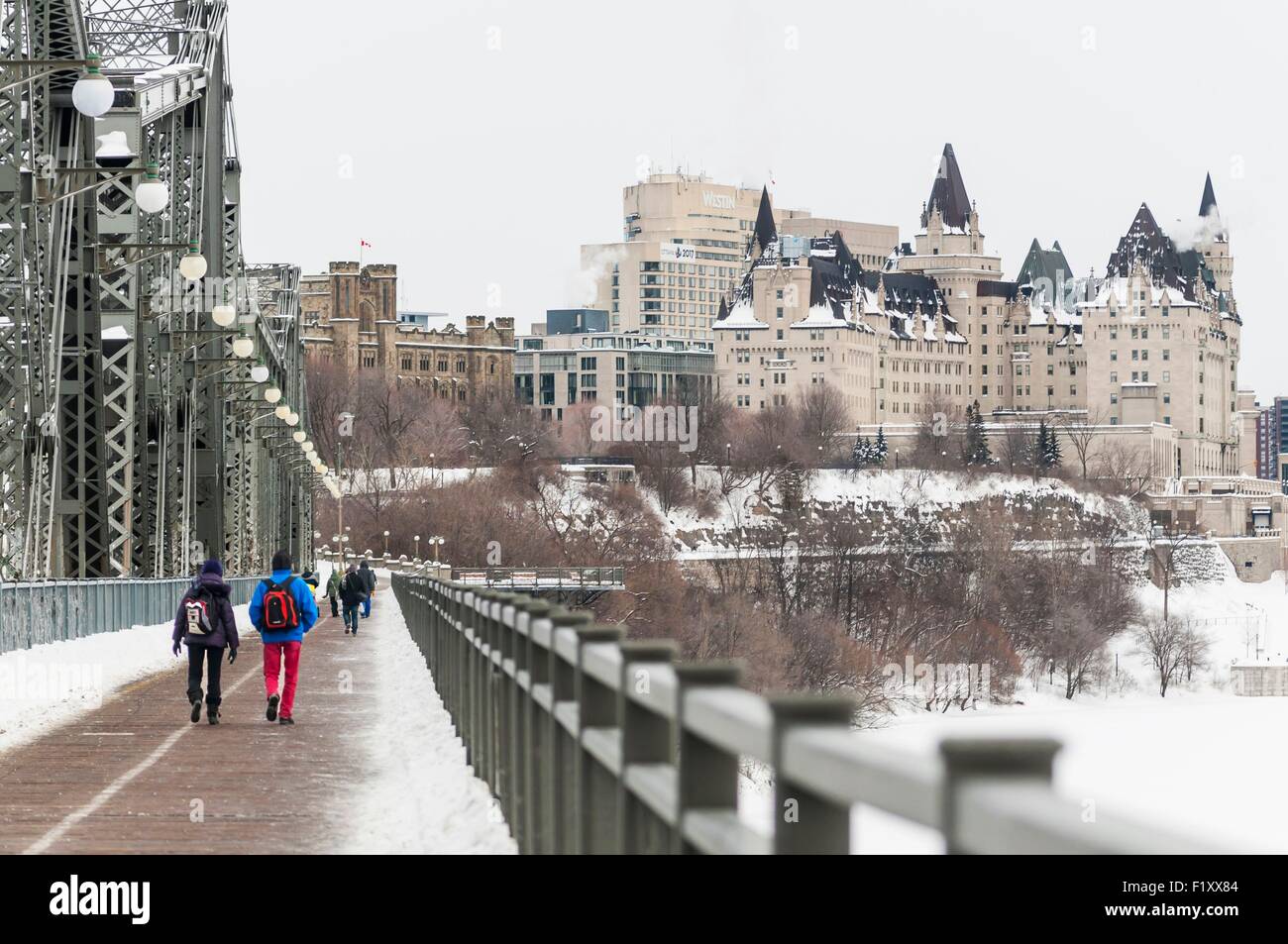 Monument bridge hull hi-res stock photography and images - Alamy