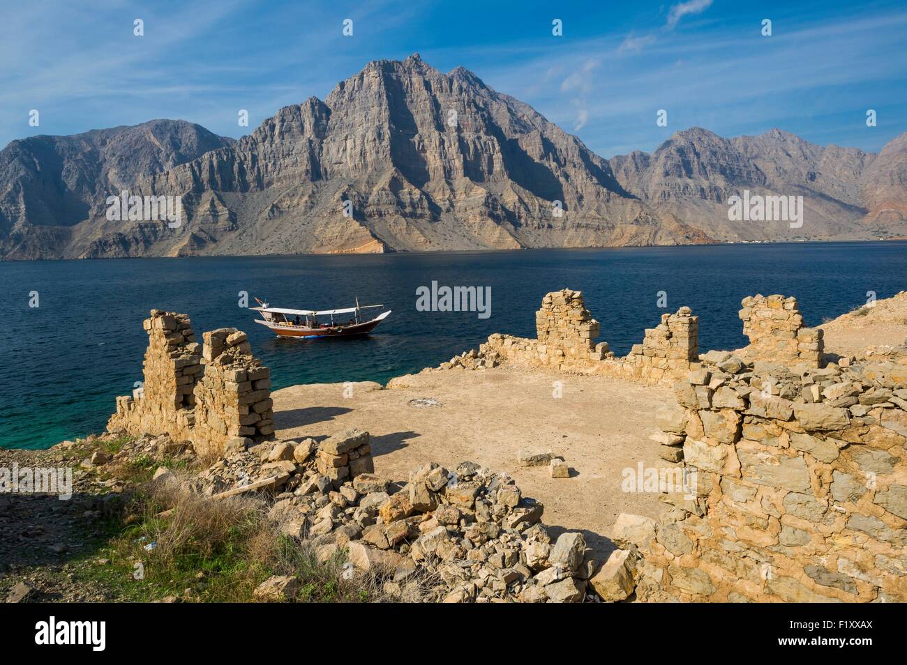Oman, Khasab, Musandam, cruise in the fjords on a dhow, traditional ...