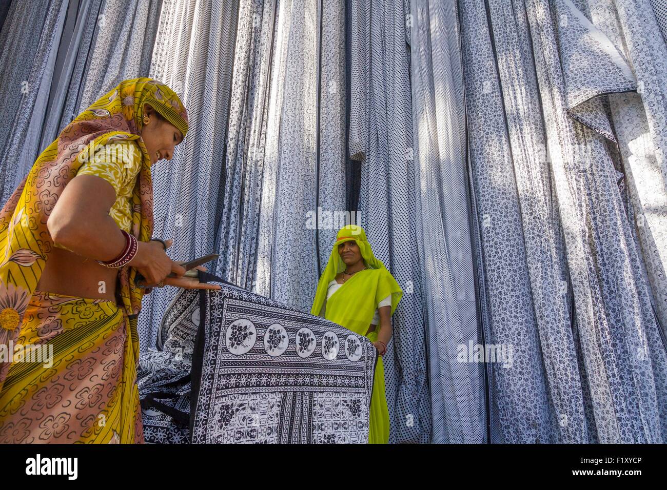 Textile factory hi-res stock photography and images - Alamy