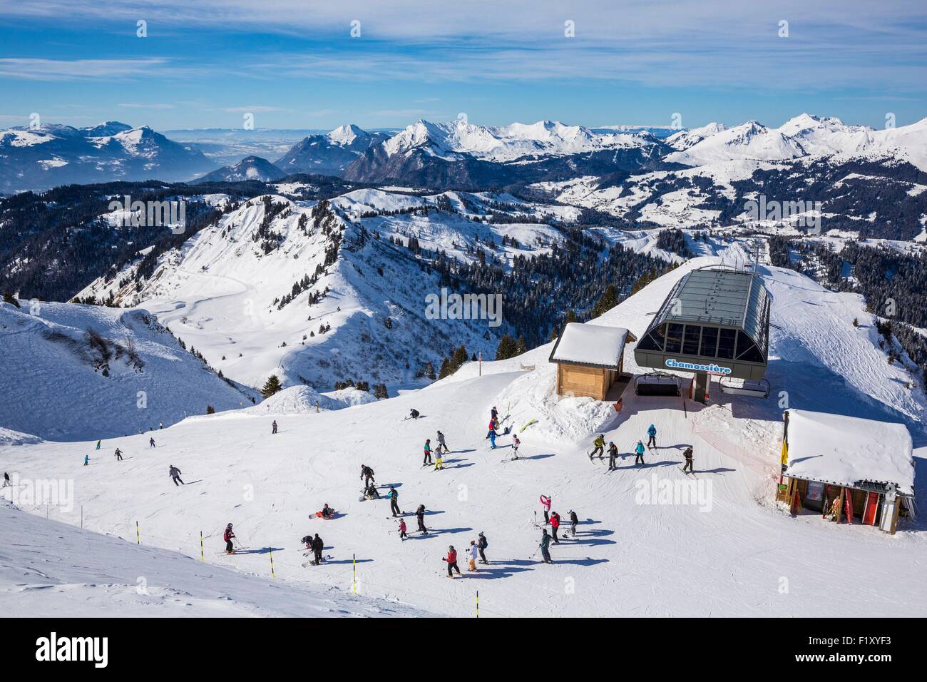 Morzine ski lift hi-res stock photography and images - Alamy