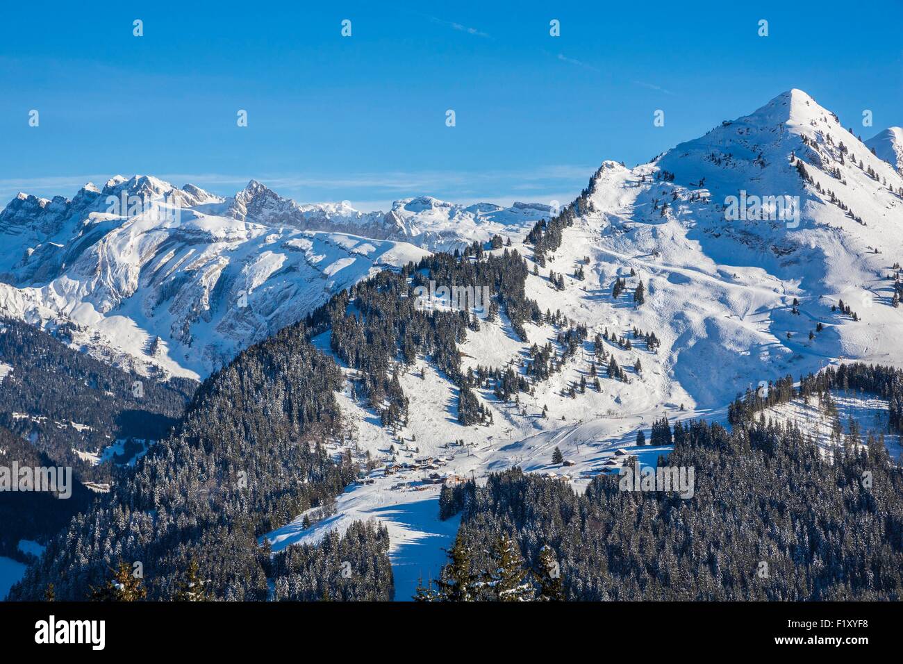 France, Haute Savoie, Morzine, the valley of Aulps, Chablais, ski ...