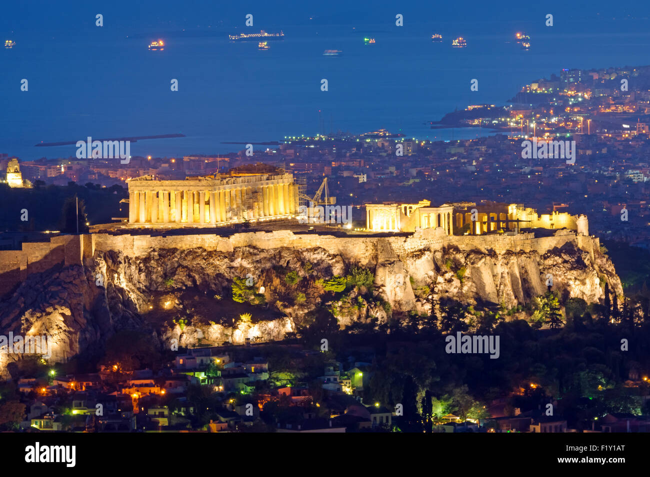 Illuminated streets of athens hi-res stock photography and images - Alamy