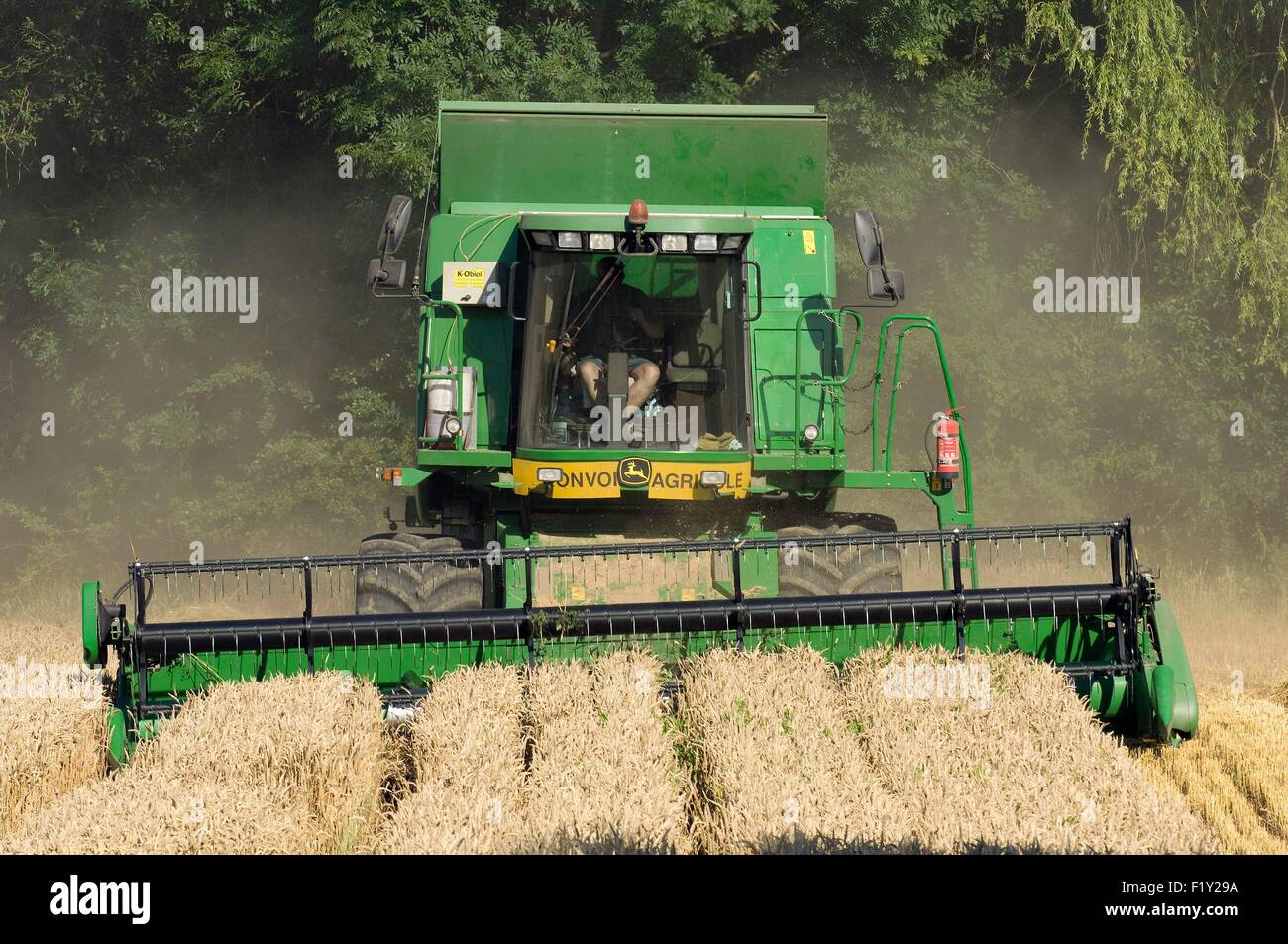 Harvest combine harvester hi-res stock photography and images - Alamy