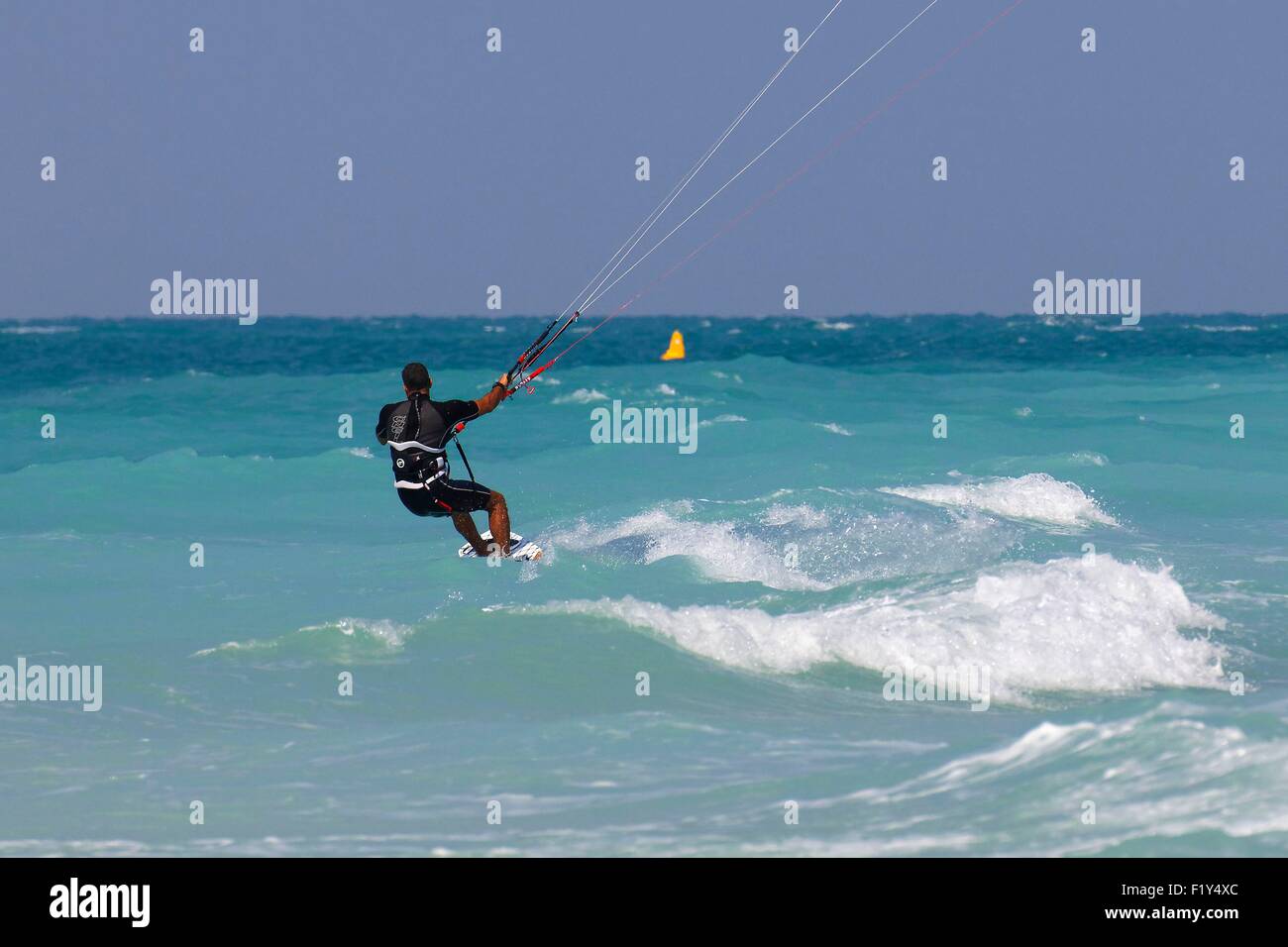 United Arab Emirates, Dubai, Jumeirah, Kite Beach, kitesurfer Stock ...