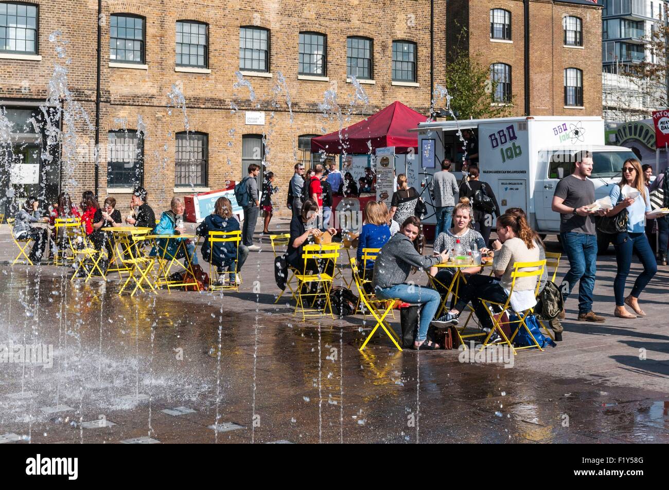 Granary square london hi-res stock photography and images - Alamy