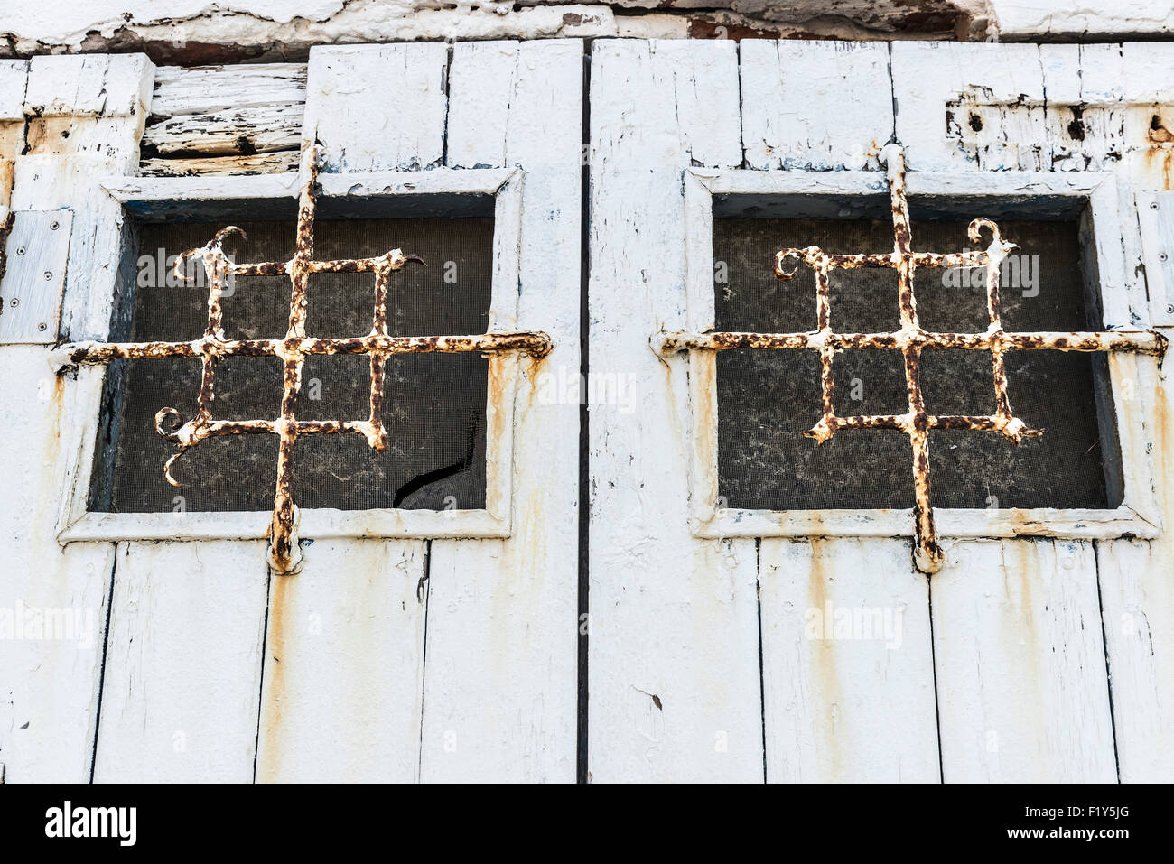 Old white wooden door hi-res stock photography and images - Alamy