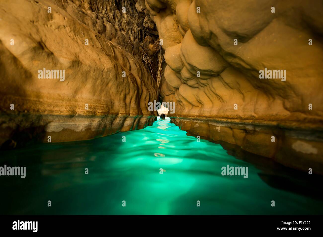 Siphon horizontal hi-res stock photography and images - Alamy