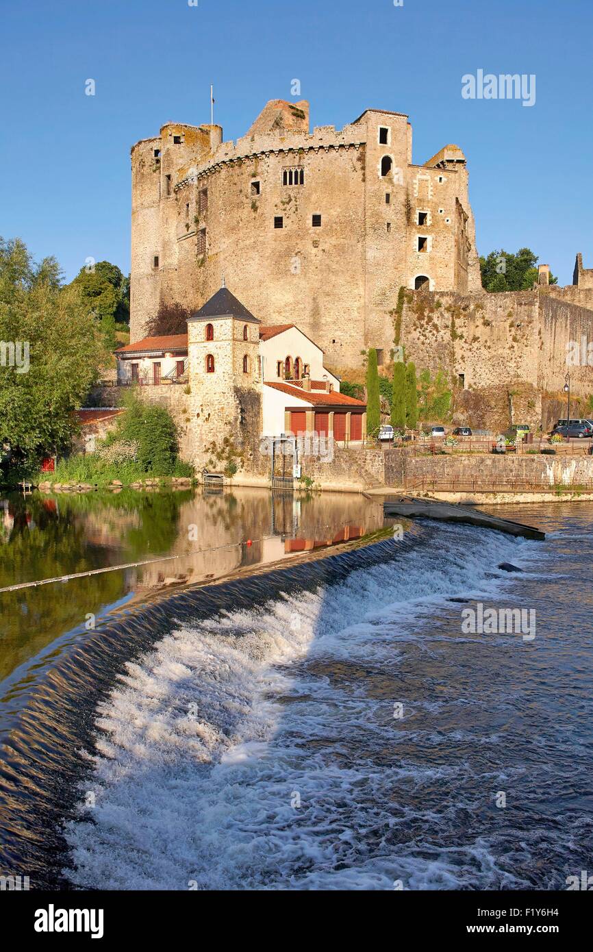France, Loire Atlantique, Clisson castle and the Sevre river Stock ...