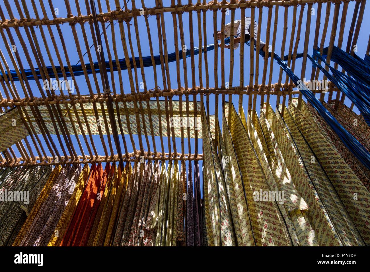 Standing industrial structures hi-res stock photography and images - Alamy