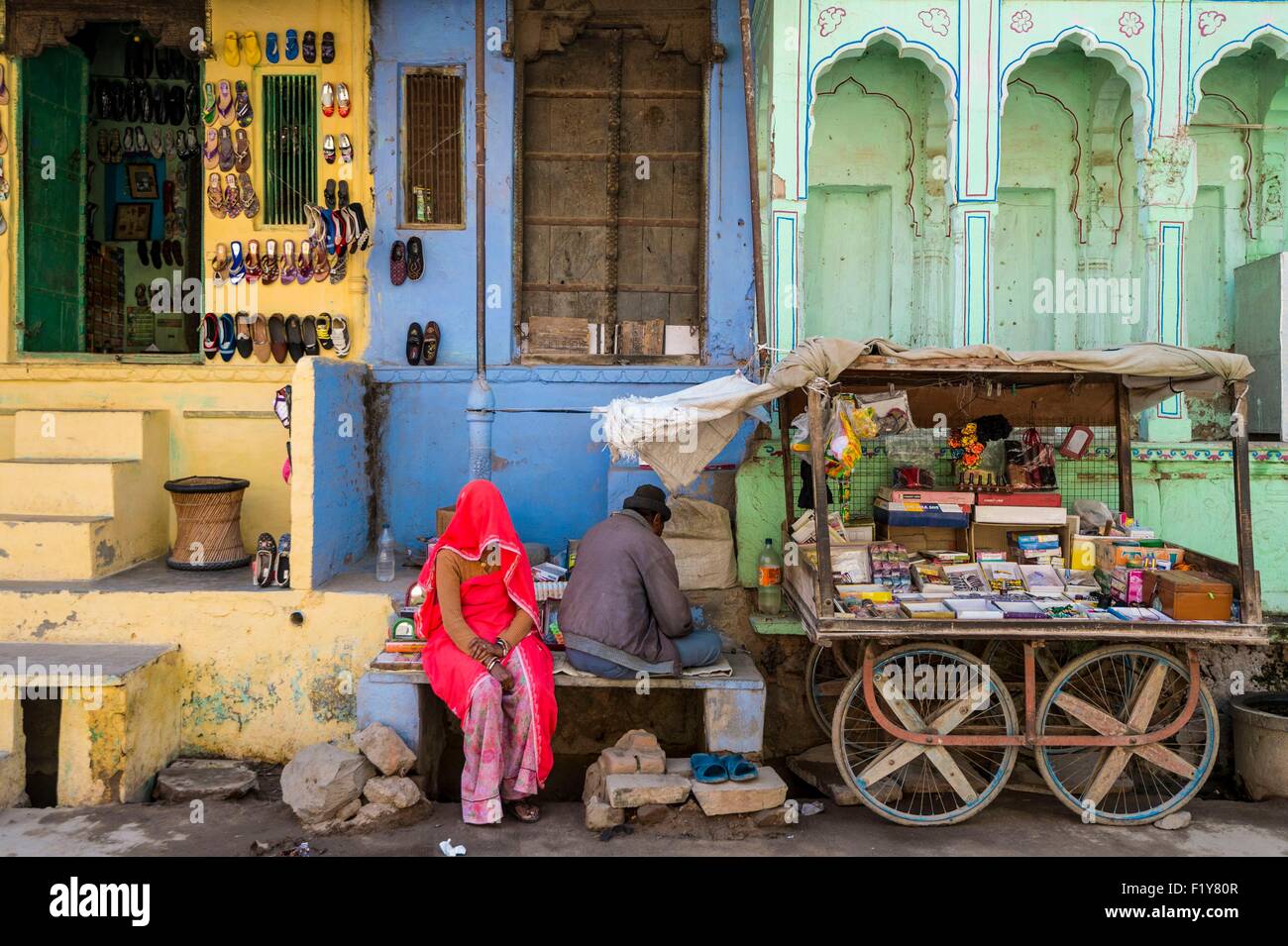 India, Rajasthan state, Shekhawati region, Mandawa, street scene Stock ...