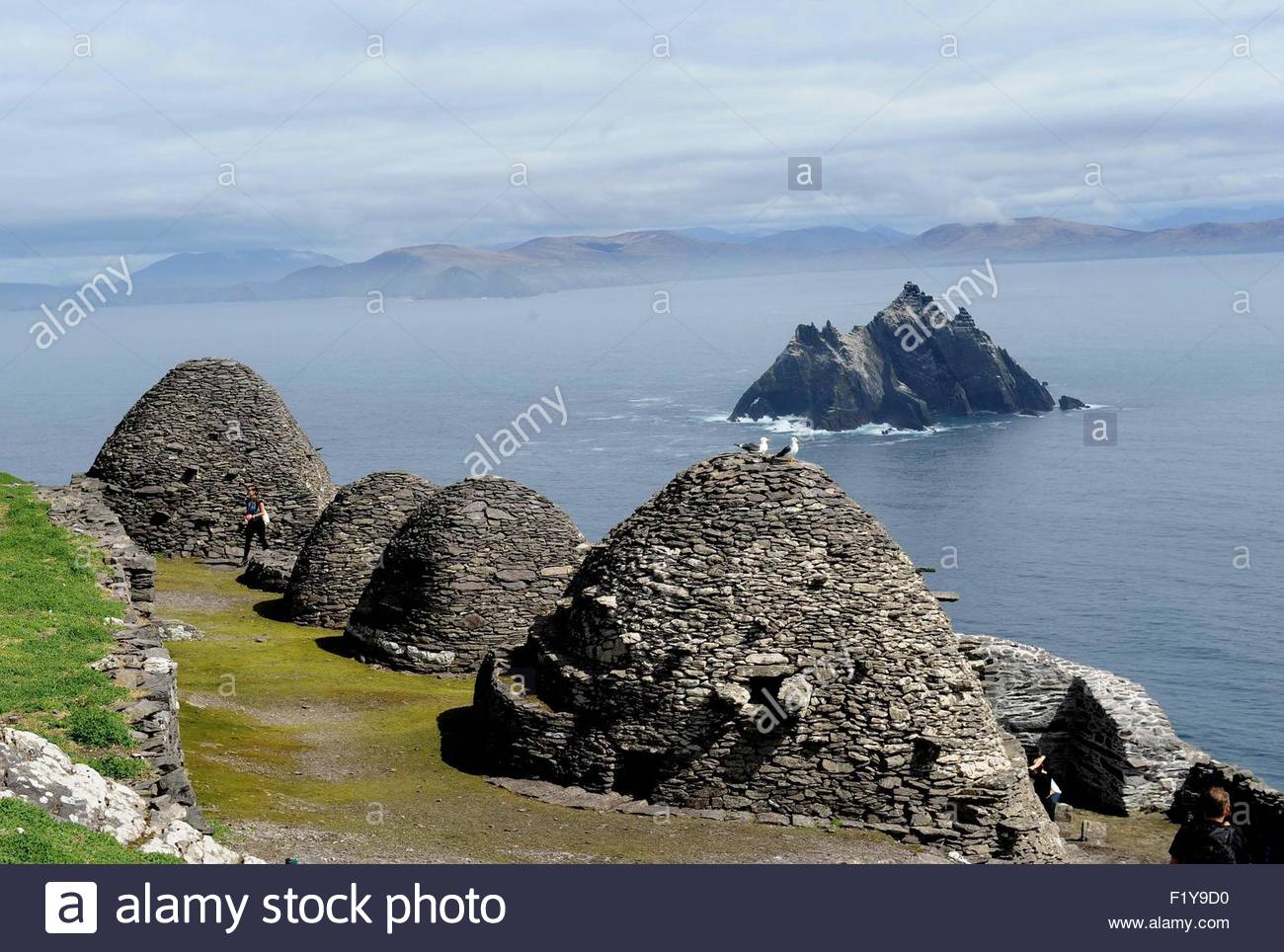 SKELLIGS ROCKS IRELAND: The haunting and beautiful Skellig Rocks off ...
