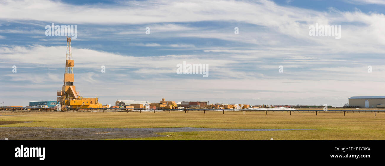 Drilling for oil hi-res stock photography and images - Alamy