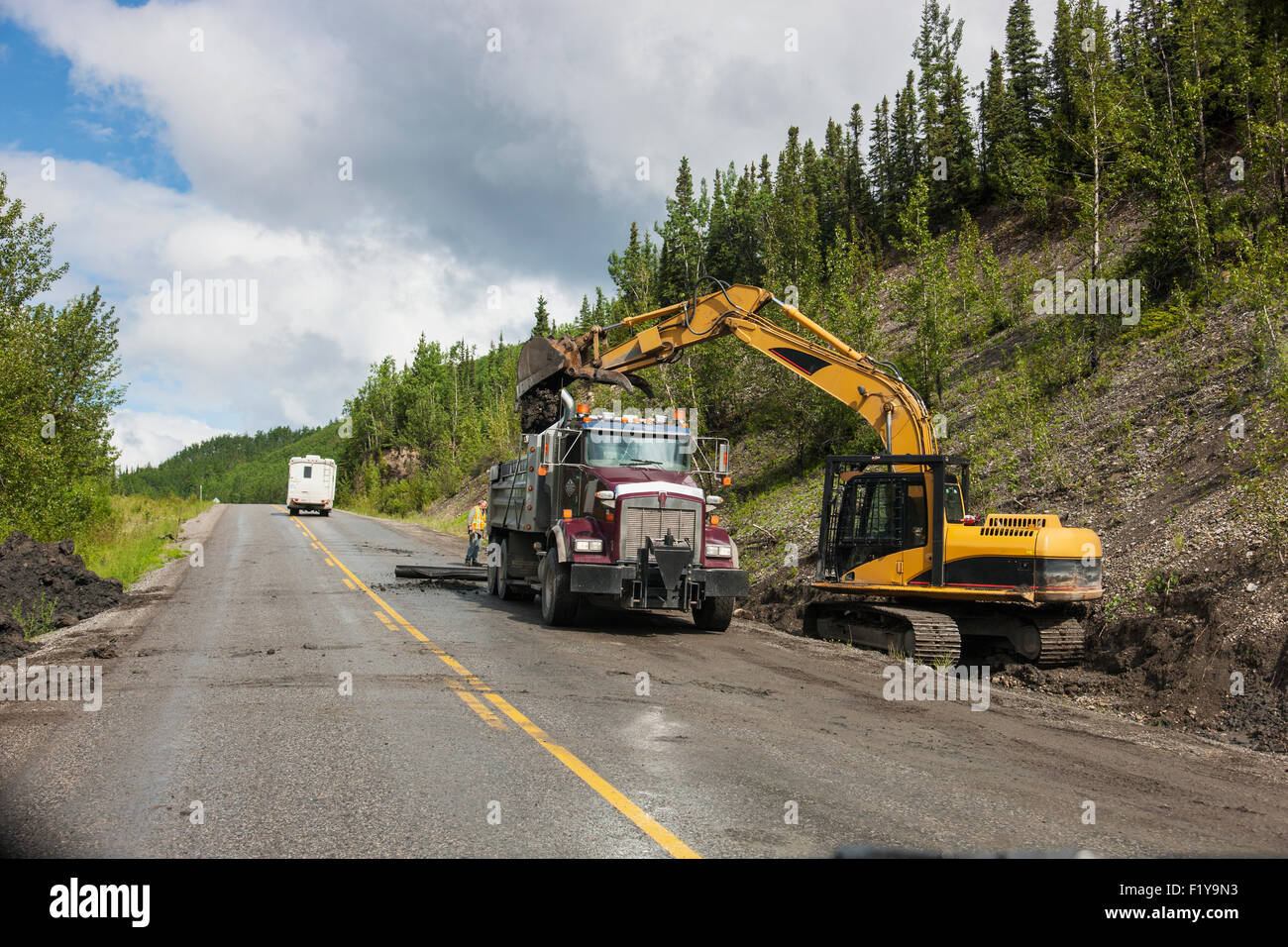Alaska highway construction hi-res stock photography and images - Alamy