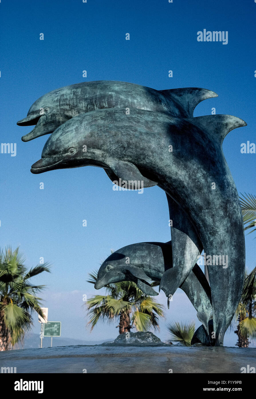 The "Dolphin Family" bronze sculpture by James "Bud" Bottoms has been ...