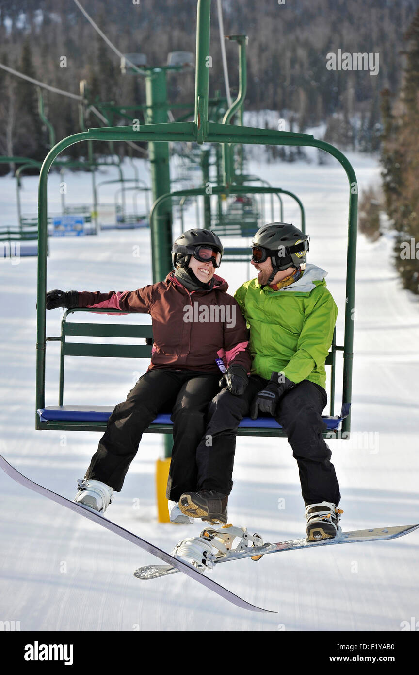 2 man lift hi-res stock photography and images - Alamy