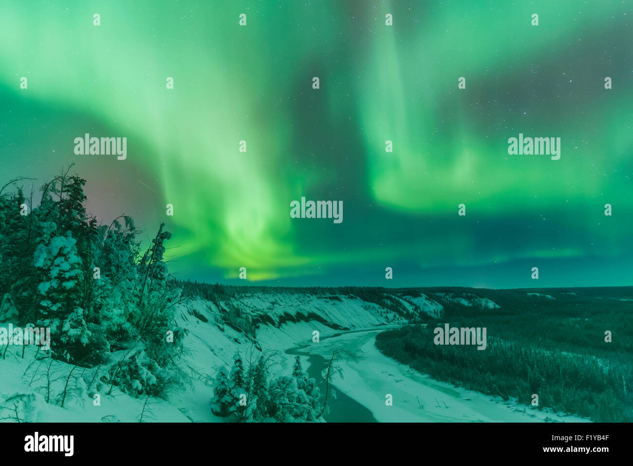 Scenics glowing alaska aurora hi-res stock photography and images - Alamy