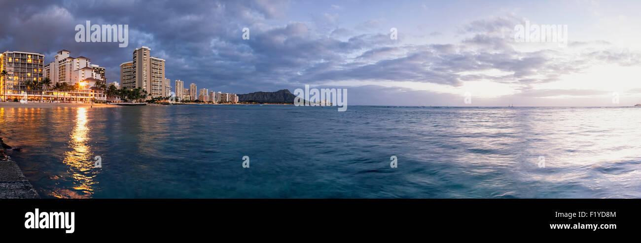 Urban panorama honolulu hawaii sunset hi-res stock photography and ...