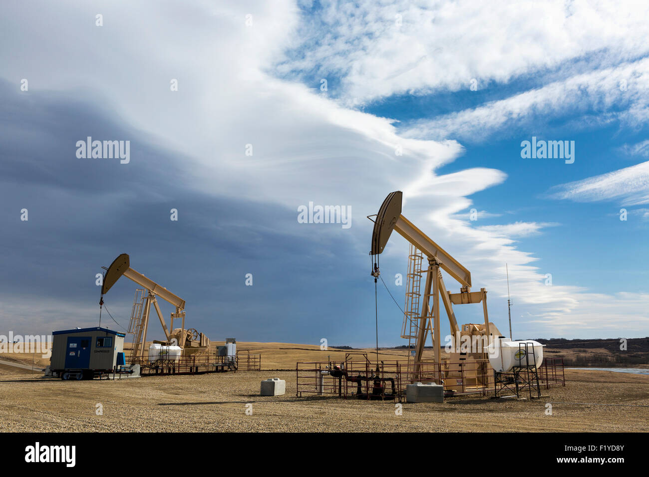 Storm and oil pump hi-res stock photography and images - Alamy