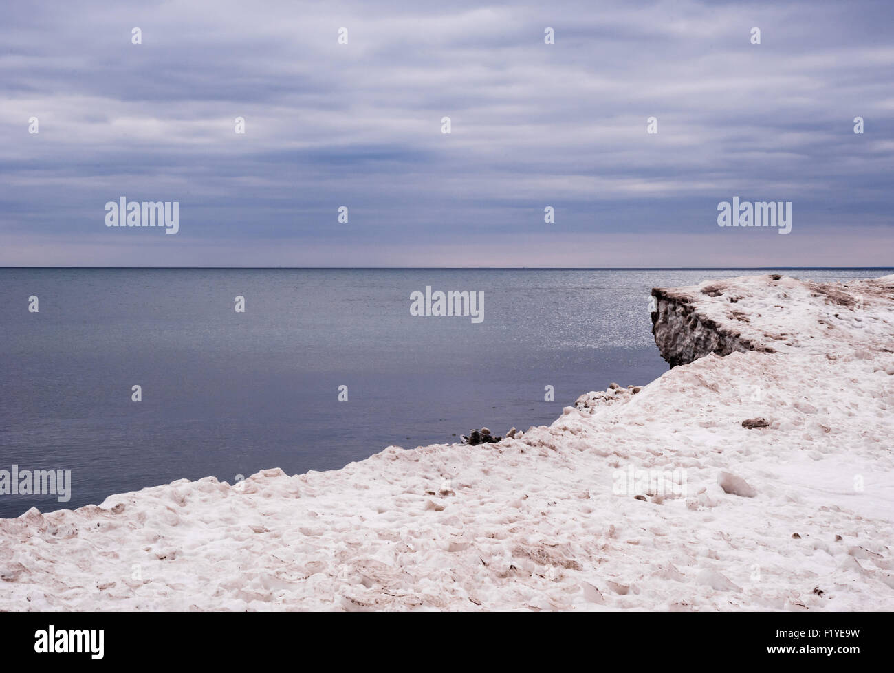 Dirt snow arctic sea hi-res stock photography and images - Alamy